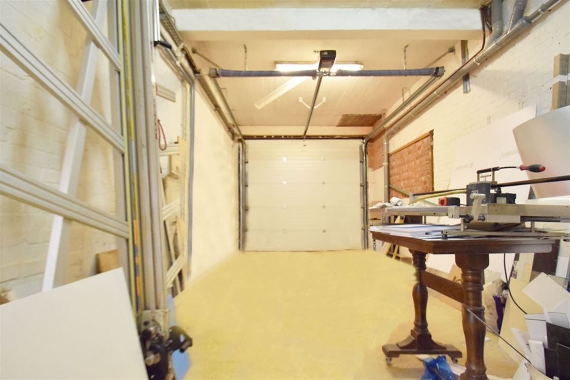 Werkruimte / opslag met garage en parking. - Clavis Vastgoed