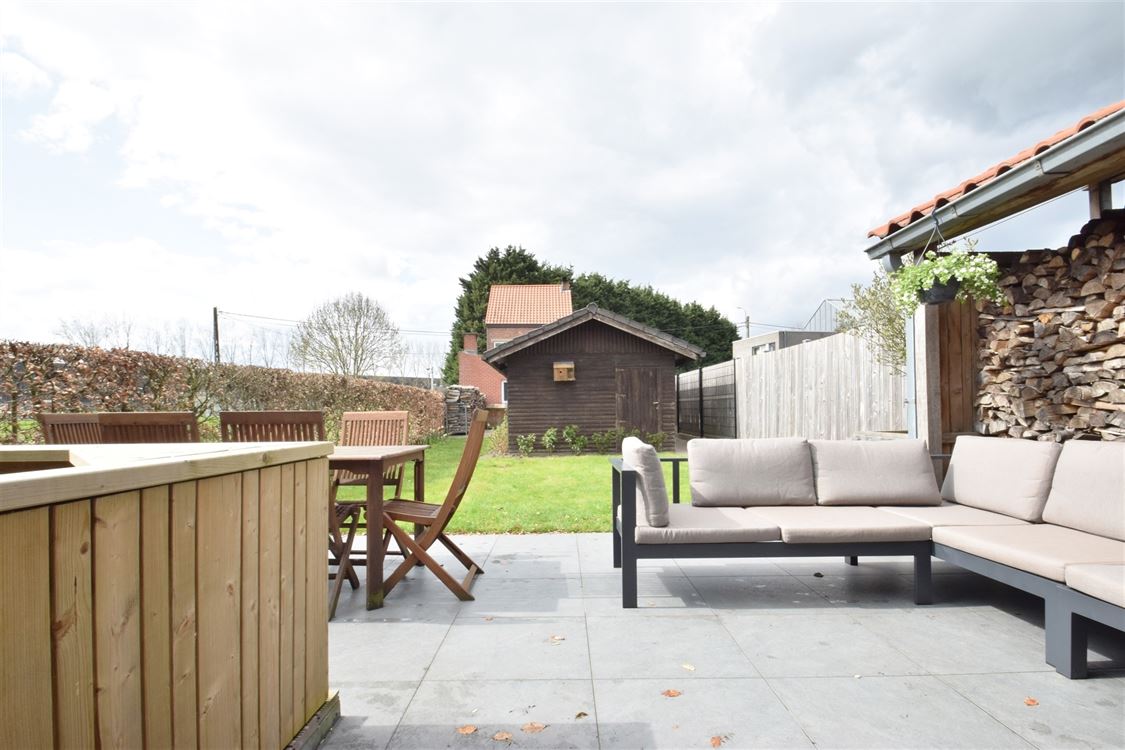 Charmante halfopen bebouwing met garage & tuin aan de vaart. - Clavis ...