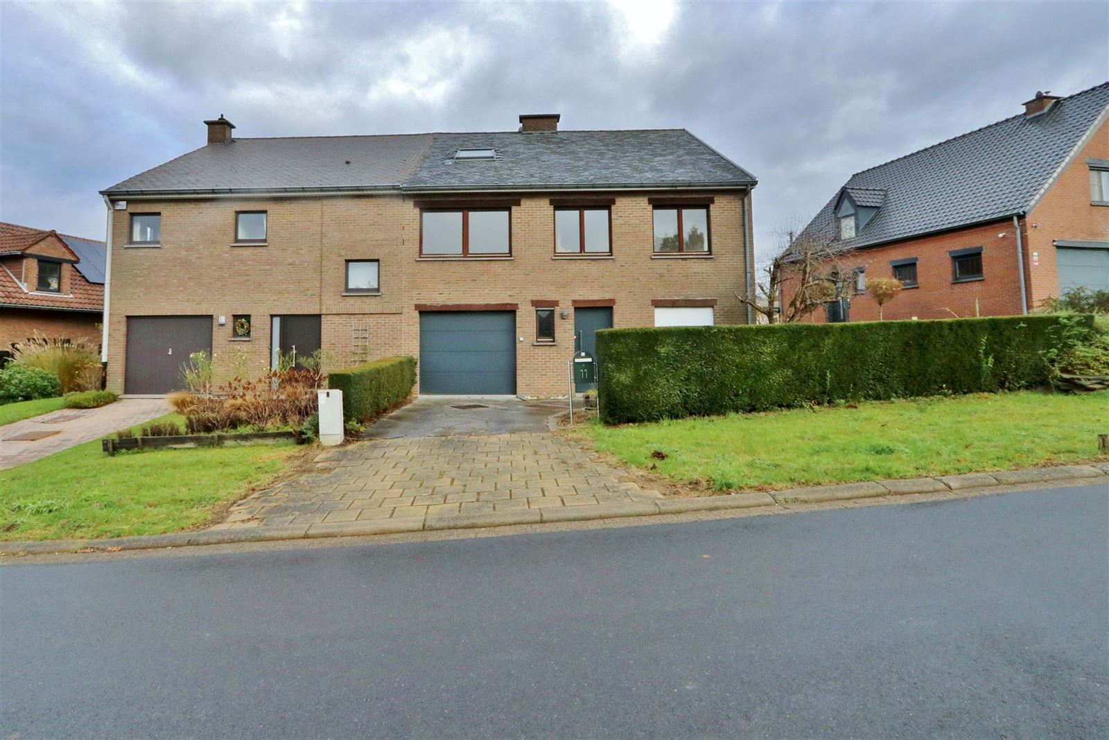 Woning met 5 slaapkamers te Dworp te koop te DWORP (1653)