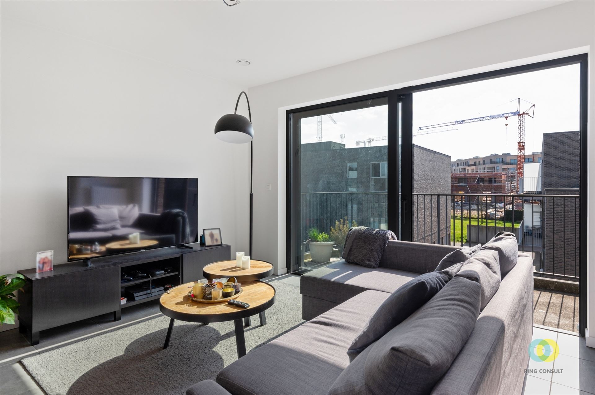 Modern en lichtrijk appartement met terras… | Ring Consult makelaars